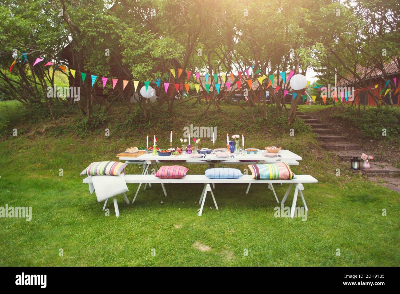 Hanging table hi-res stock photography and images - Alamy