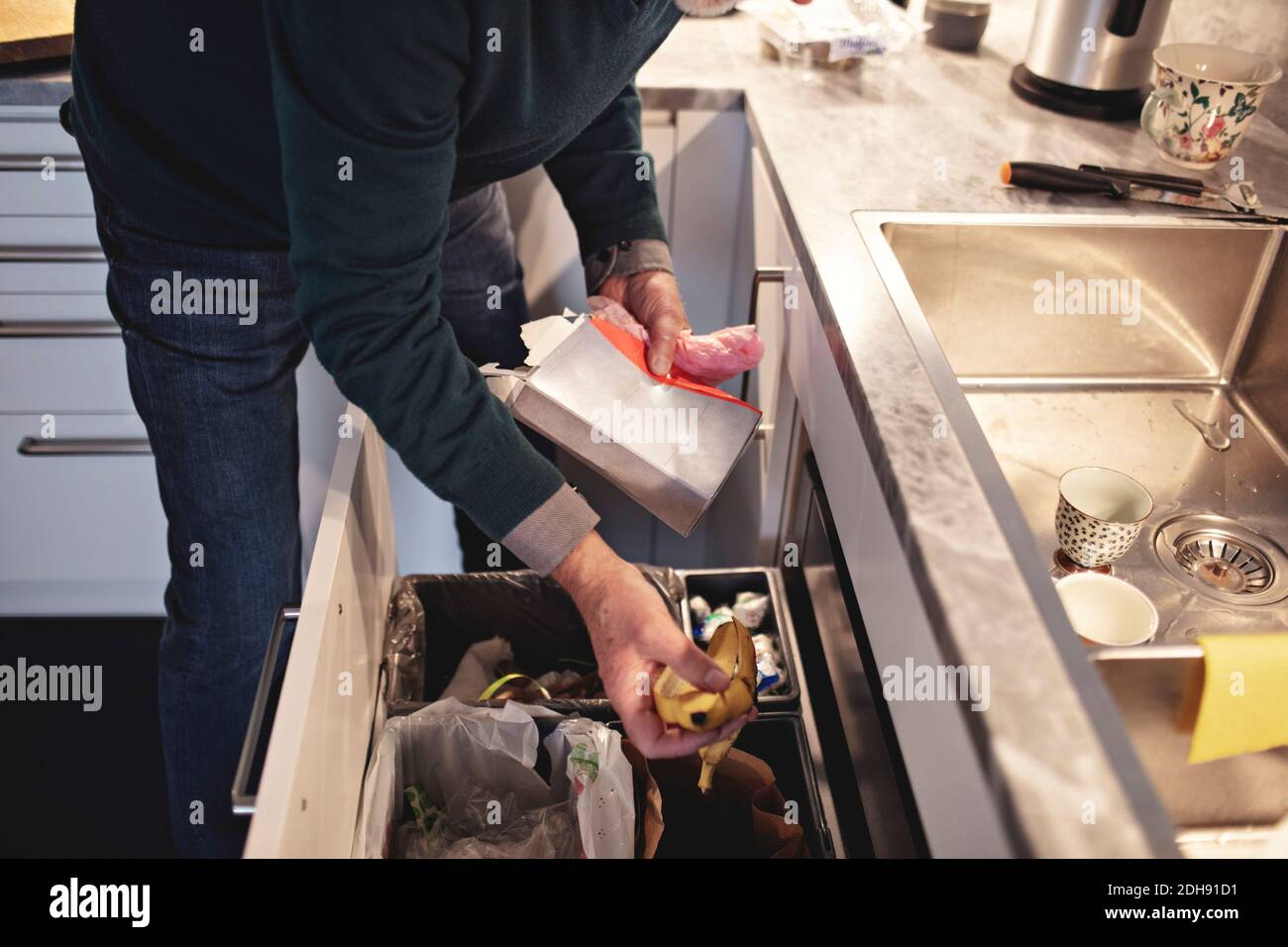Dustbin man hi-res stock photography and images - Alamy