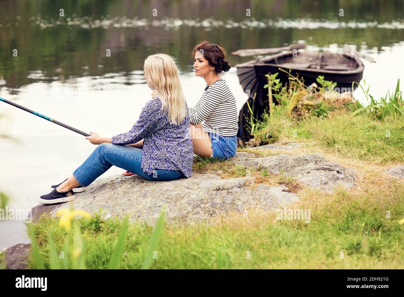 Women fishing hi-res stock photography and images - Alamy