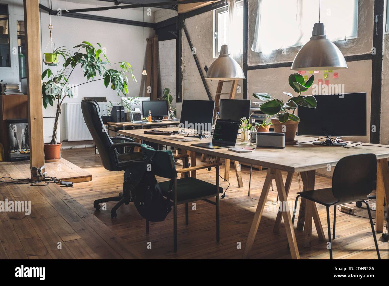 Empty chair computer hi-res stock photography and images - Alamy