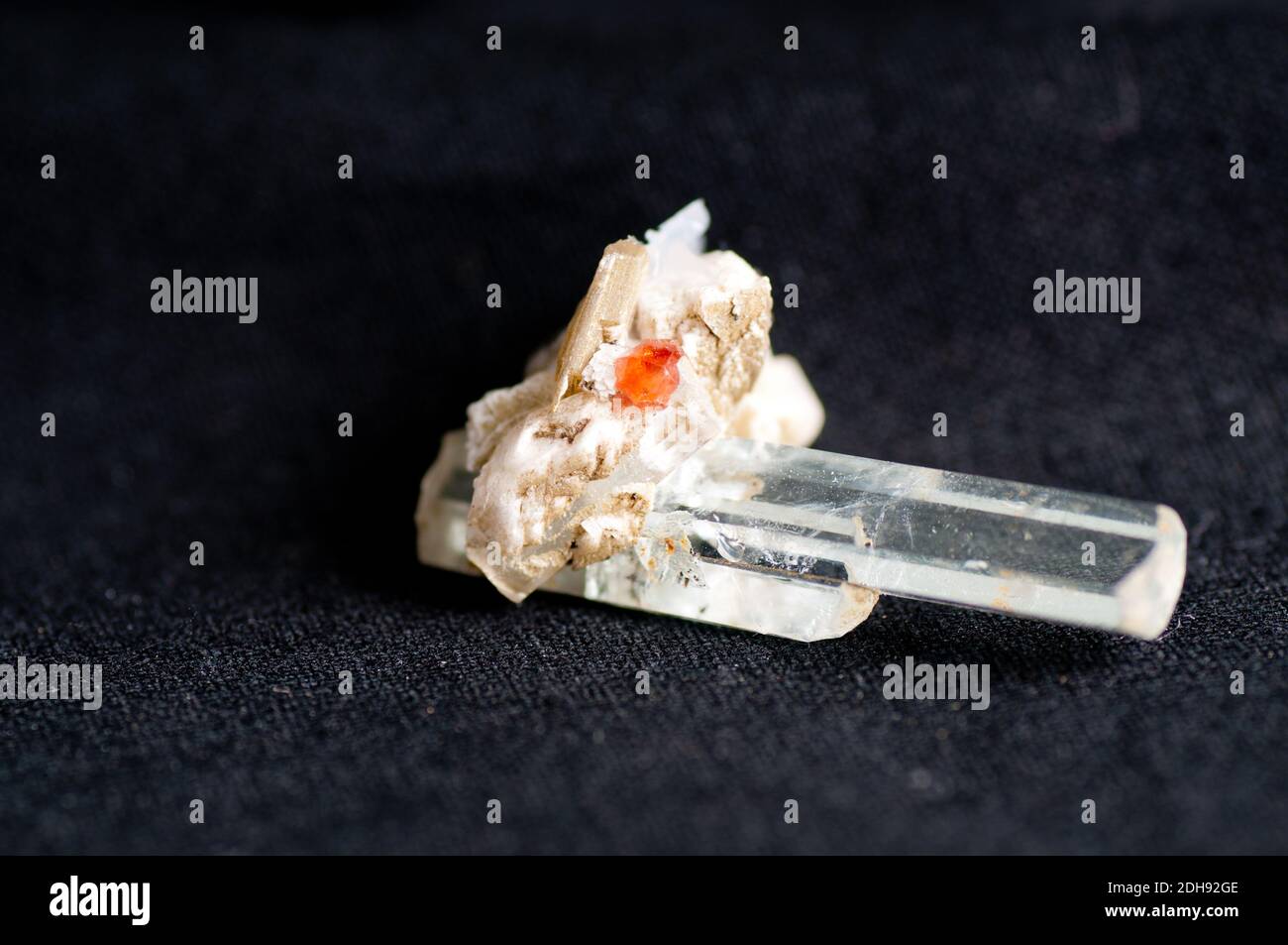 Red beryl mineral hi-res stock photography and images - Alamy