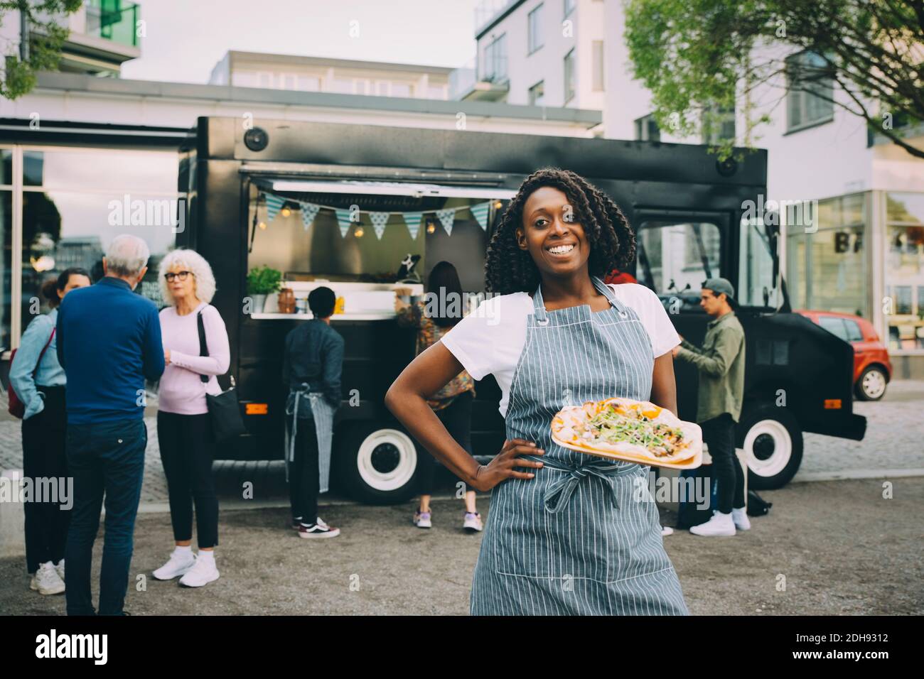 African food serving street hi-res stock photography and images - Alamy