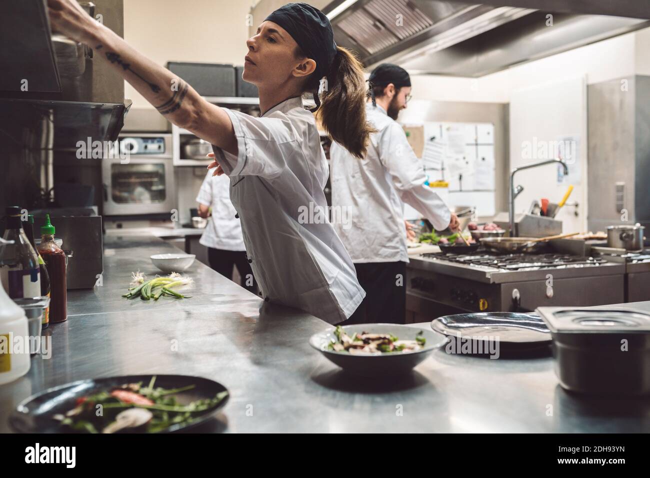 Female chef working in commercial kitchen Stock Photo - Alamy