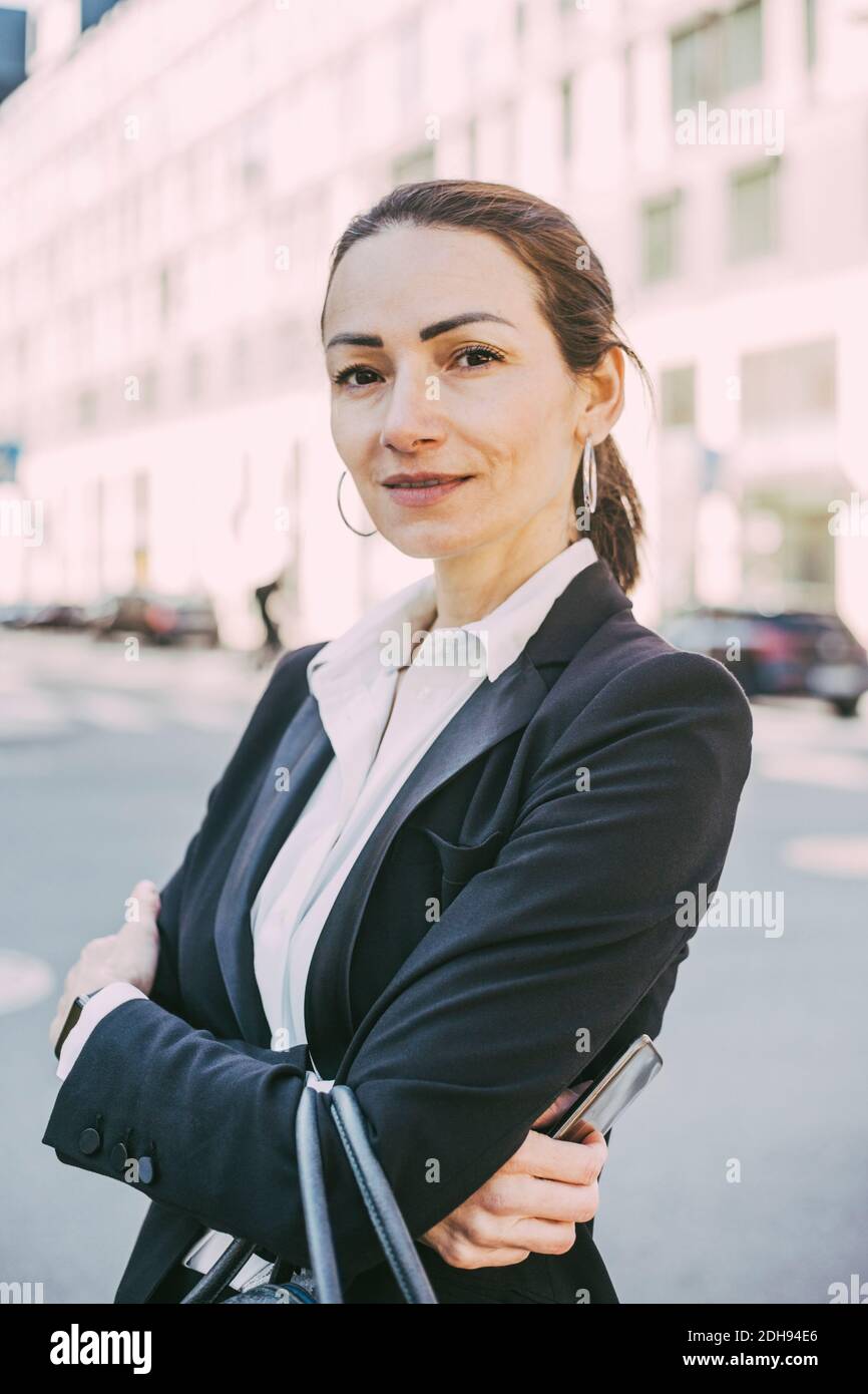 Business woman suit arms crossed hi-res stock photography and images ...
