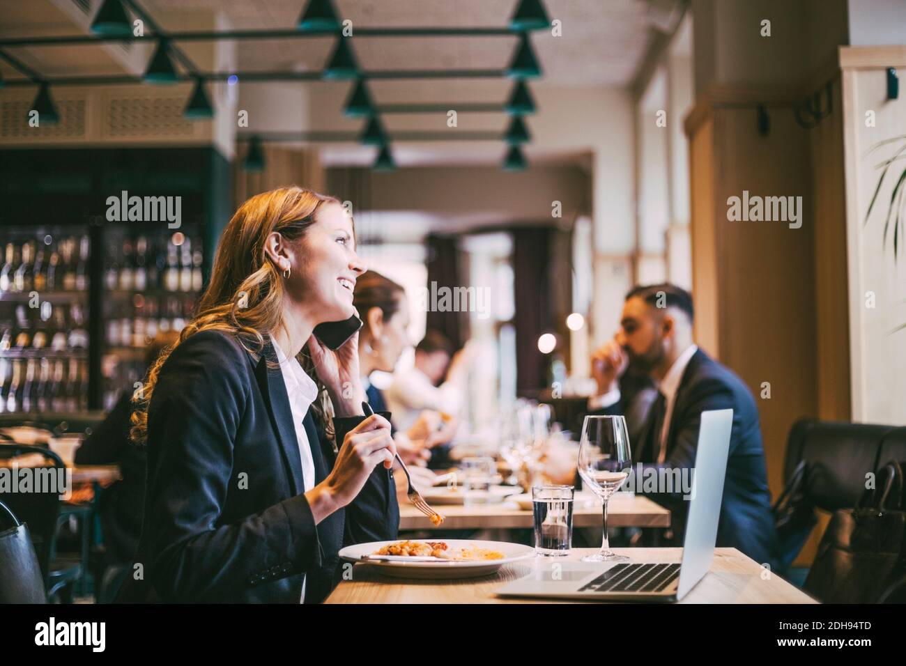 40 people eating restaurant hi-res stock photography and images - Alamy