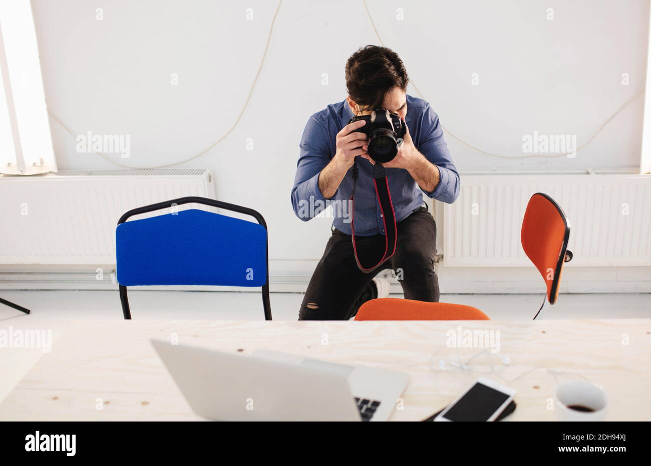 Blogger office hi-res stock photography and images - Alamy