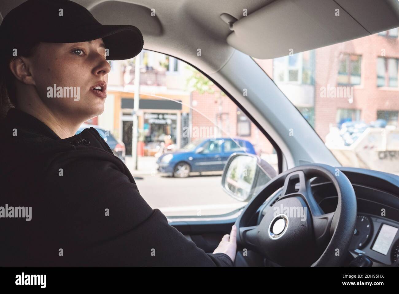 Driver drivers driving hi-res stock photography and images - Alamy