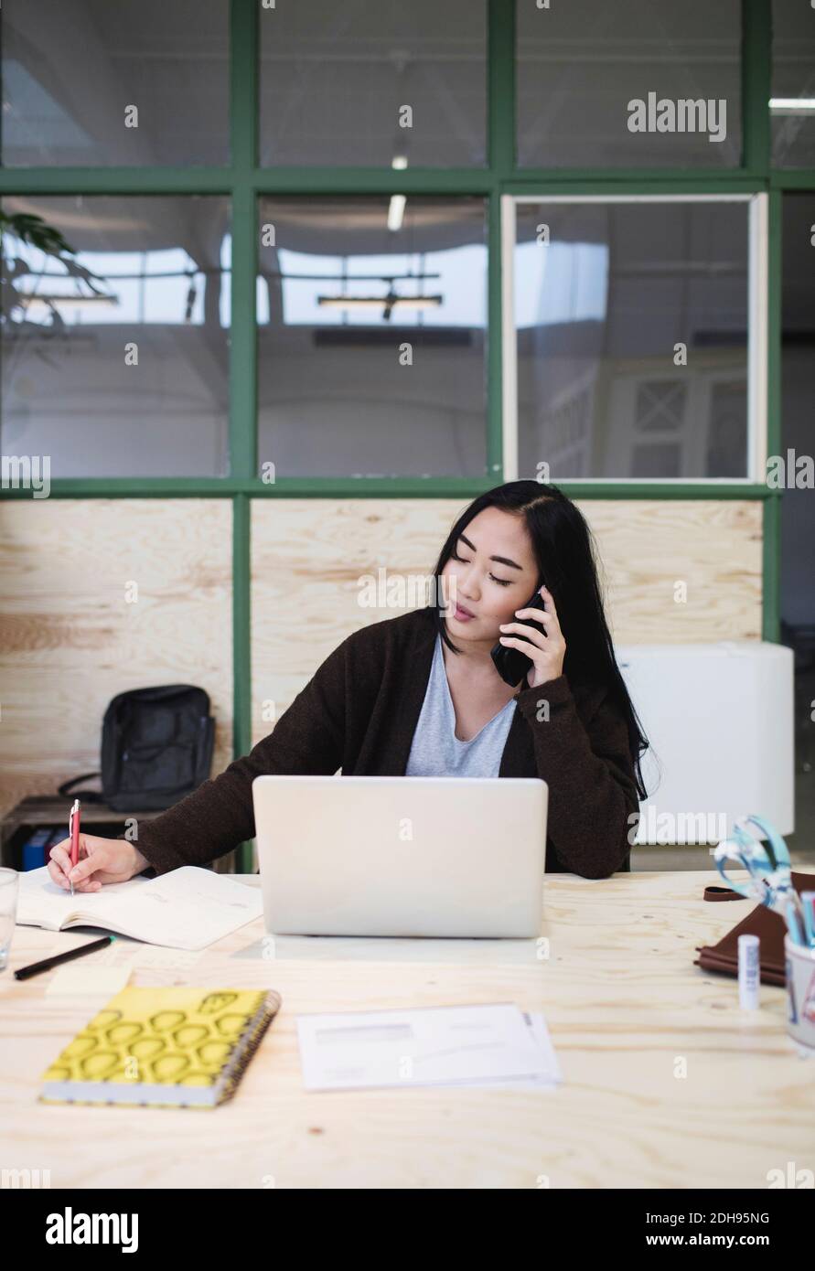 Smart woman office hi-res stock photography and images - Alamy