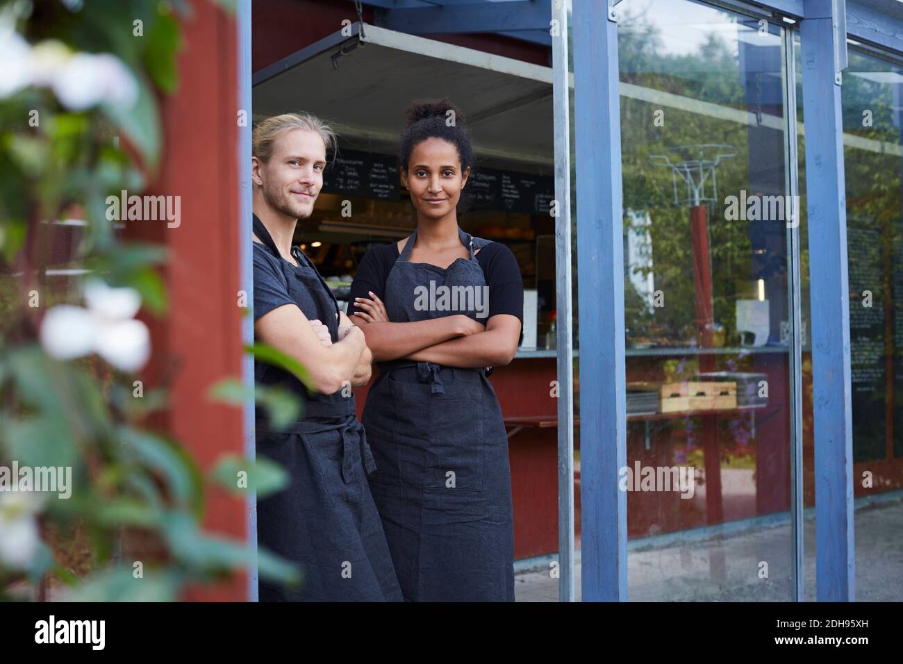 Cafe entrance hi-res stock photography and images - Alamy
