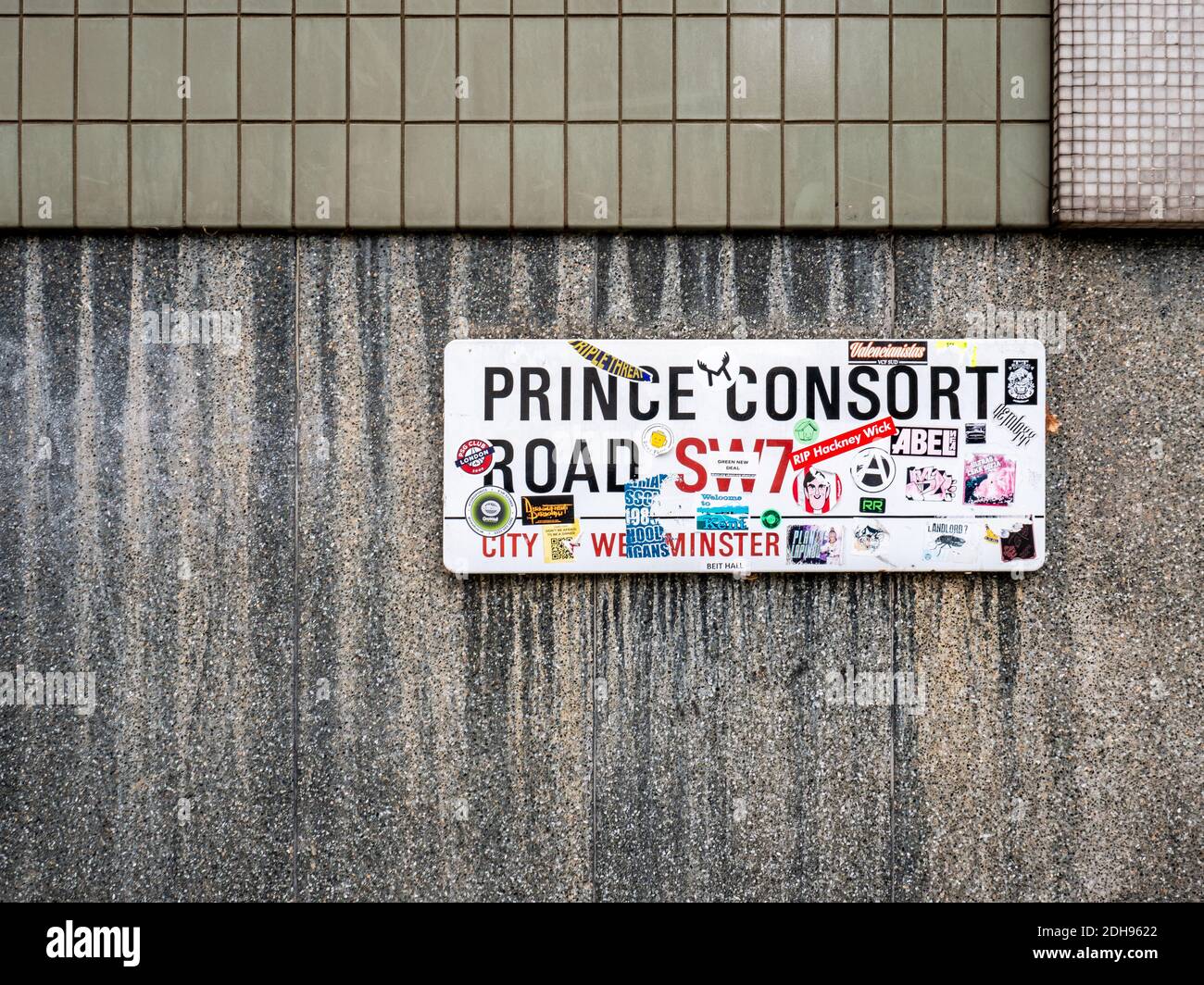 Kensington street sign hi-res stock photography and images - Alamy