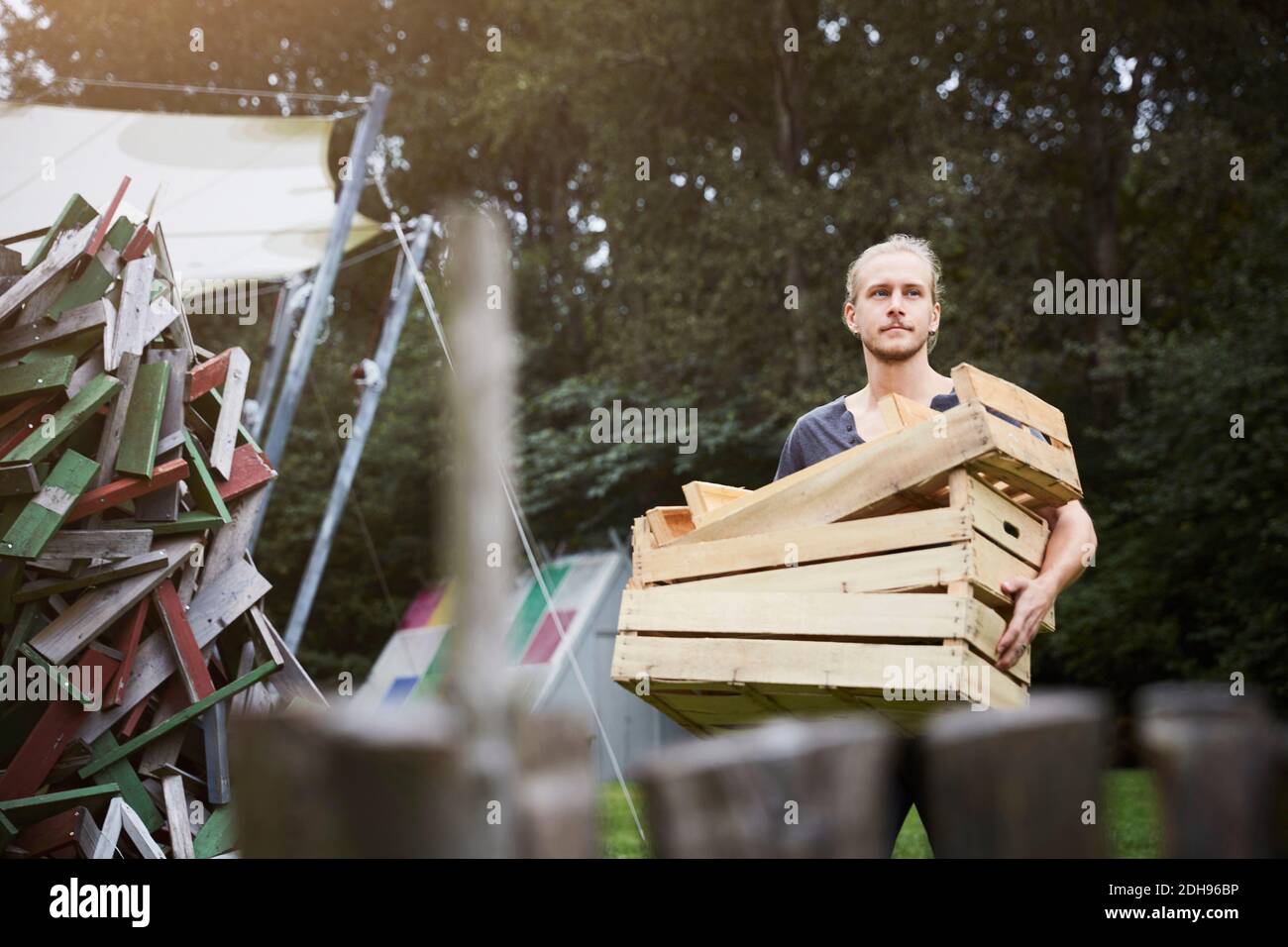 Carrying crates hi-res stock photography and images - Alamy