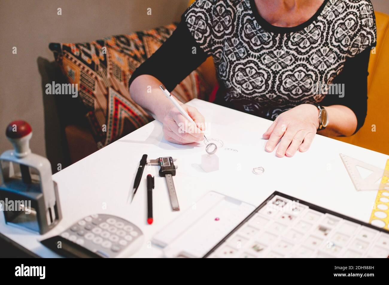 Ring maker hi-res stock photography and images - Alamy