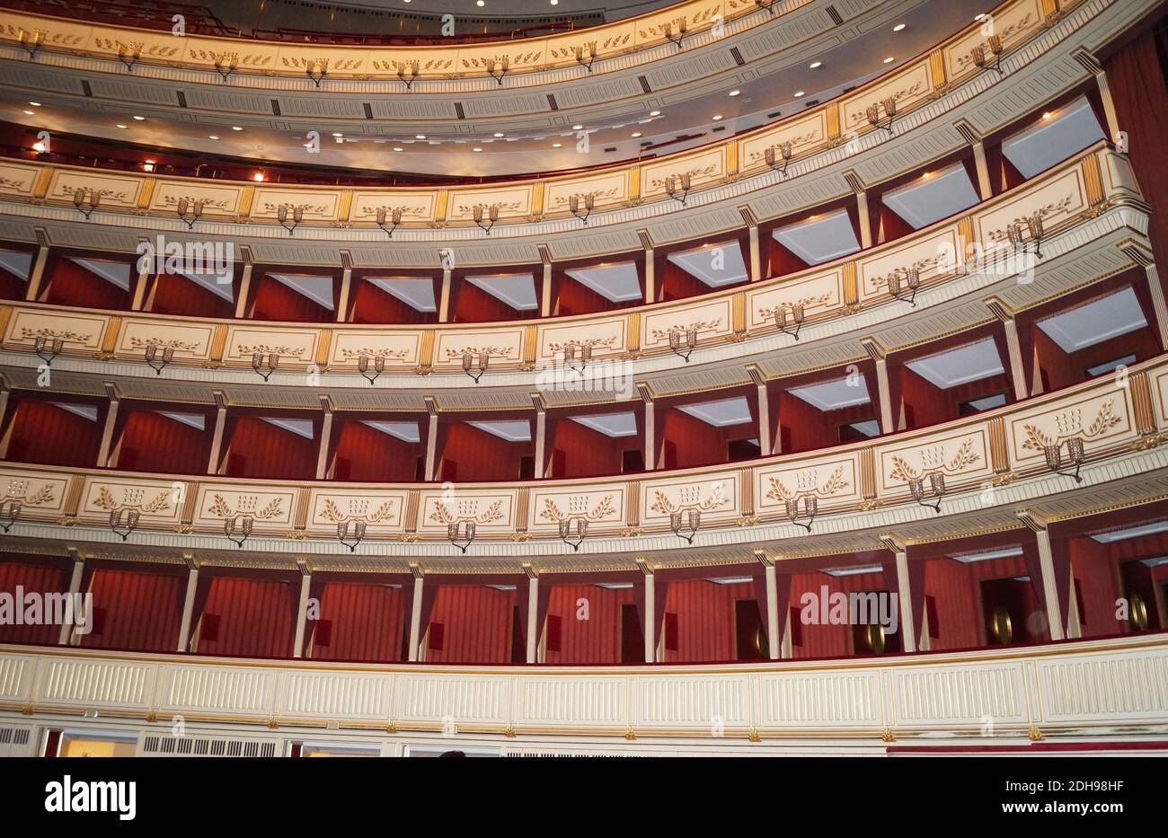 Vienna Opera House Stock Photo - Alamy