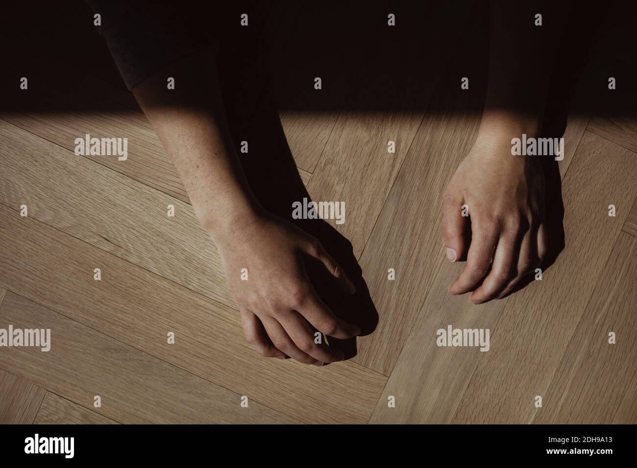 Hands on floor hi-res stock photography and images - Alamy