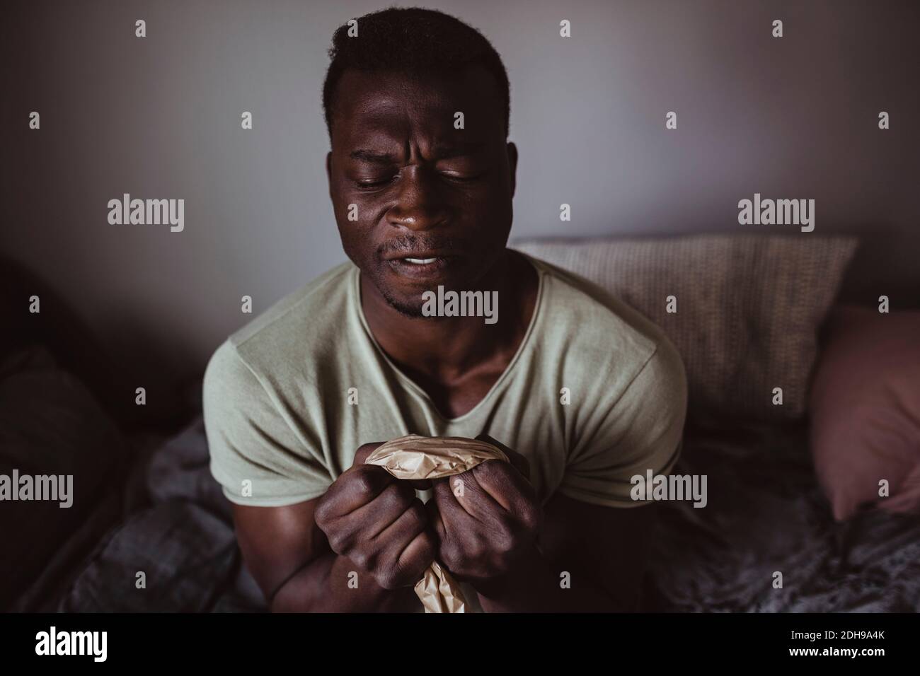 Tearing paper hi-res stock photography and images - Alamy