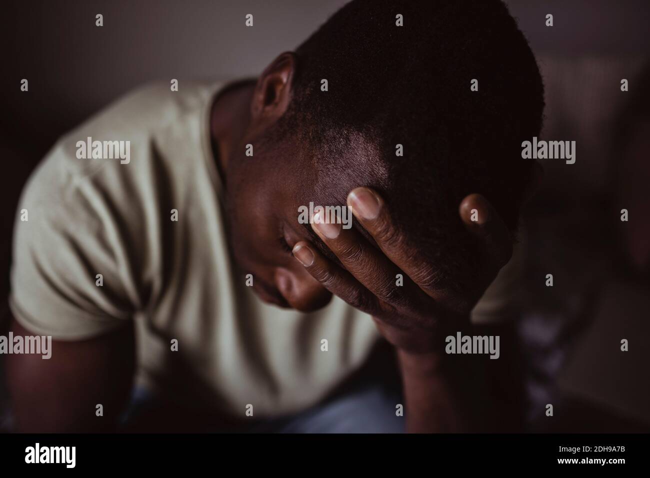 Worriedly hi-res stock photography and images - Alamy