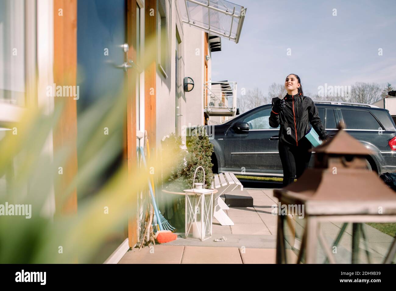 Delivery distribute hi-res stock photography and images - Alamy