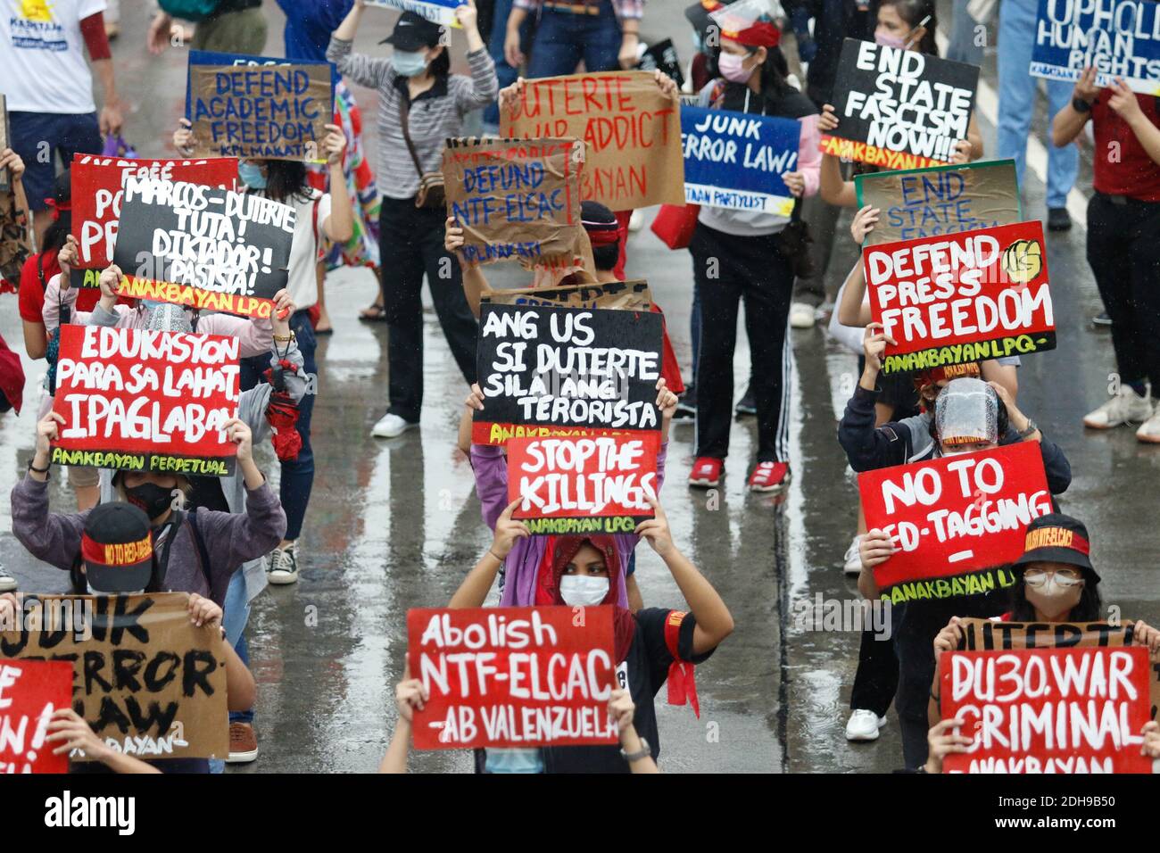 Manila, Philippines. 10th December 2020. Protesters wearing masks and ...