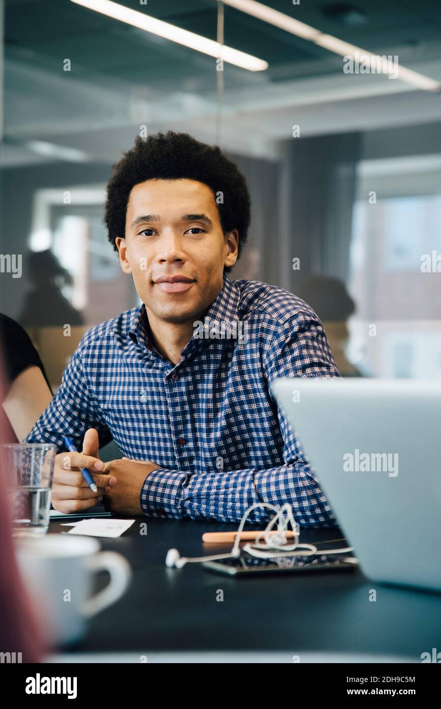 Businessman sitting conference table hi-res stock photography and ...