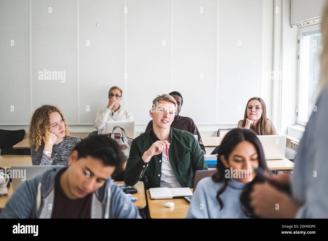 University classroom hi-res stock photography and images - Alamy