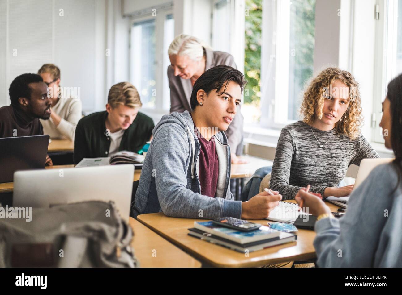 Student sitting at desk hi-res stock photography and images - Alamy
