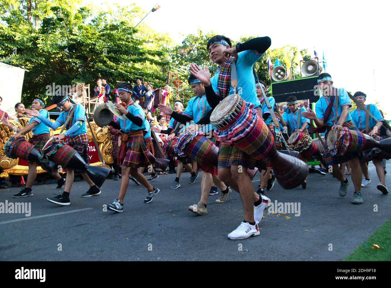 Thailand long drum dance hi-res stock photography and images - Alamy