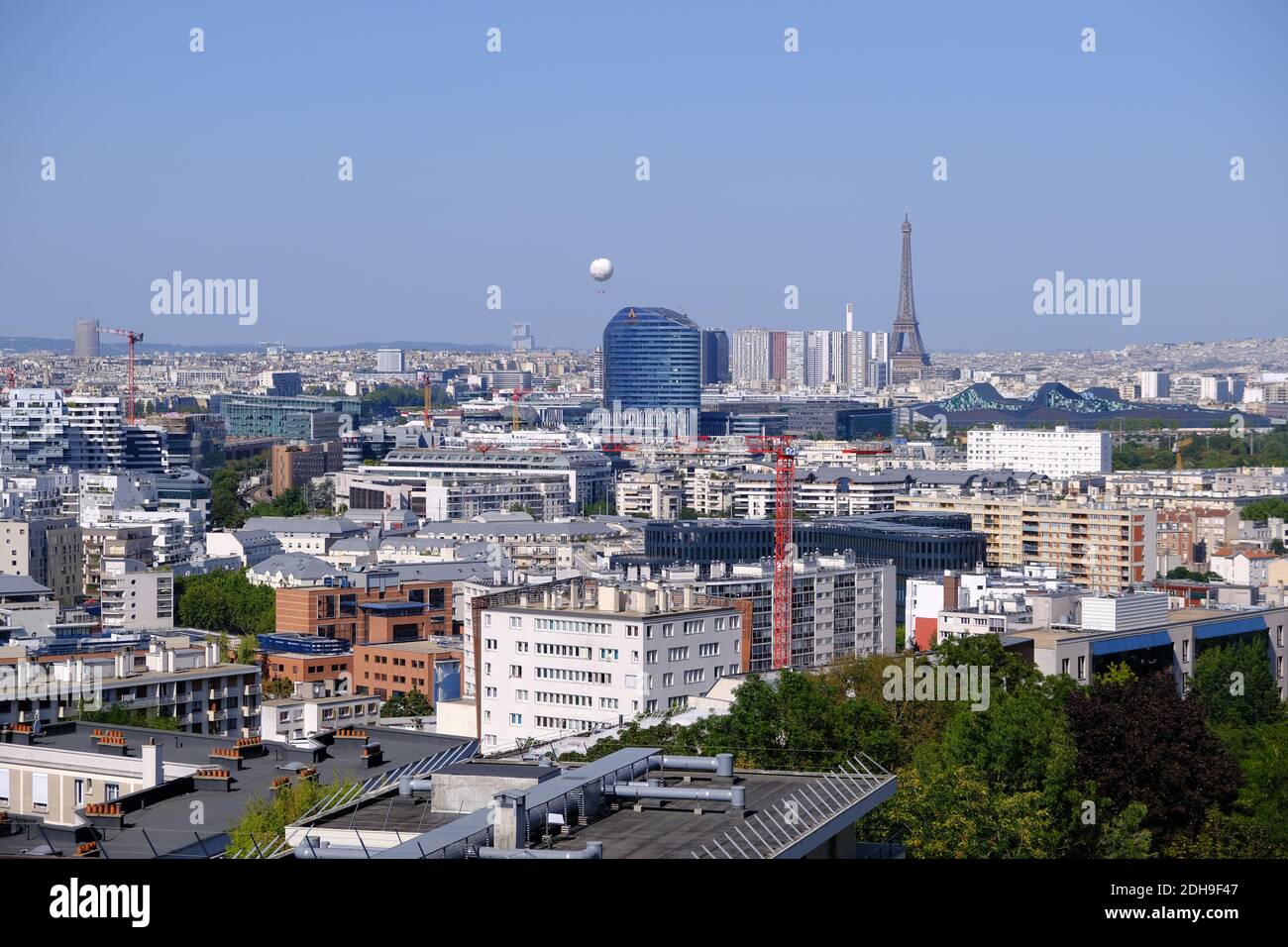 Issy-les-Moulineaux (Paris area): overview of Paris from the upper town ...