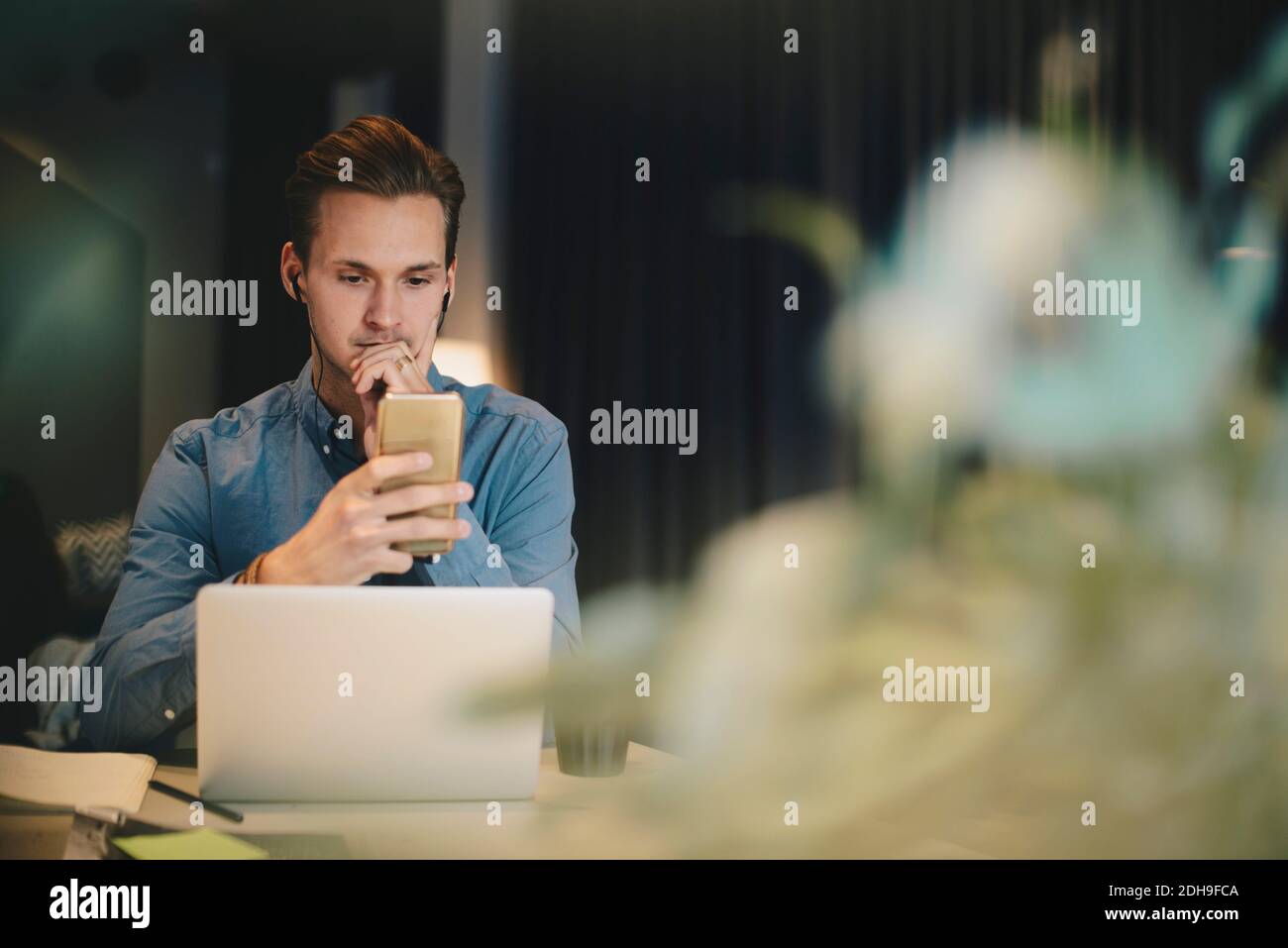 Desk phone office hi-res stock photography and images - Alamy