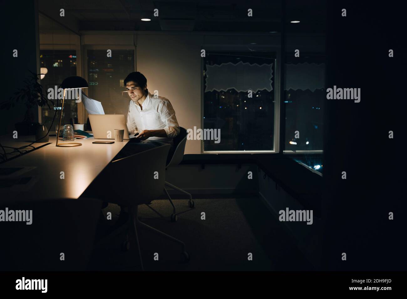 Working late office window hi-res stock photography and images - Alamy