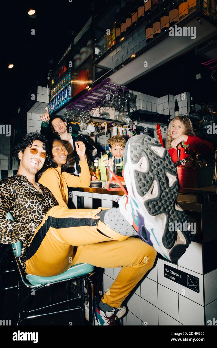 Young men at bar counter hi-res stock photography and images - Alamy