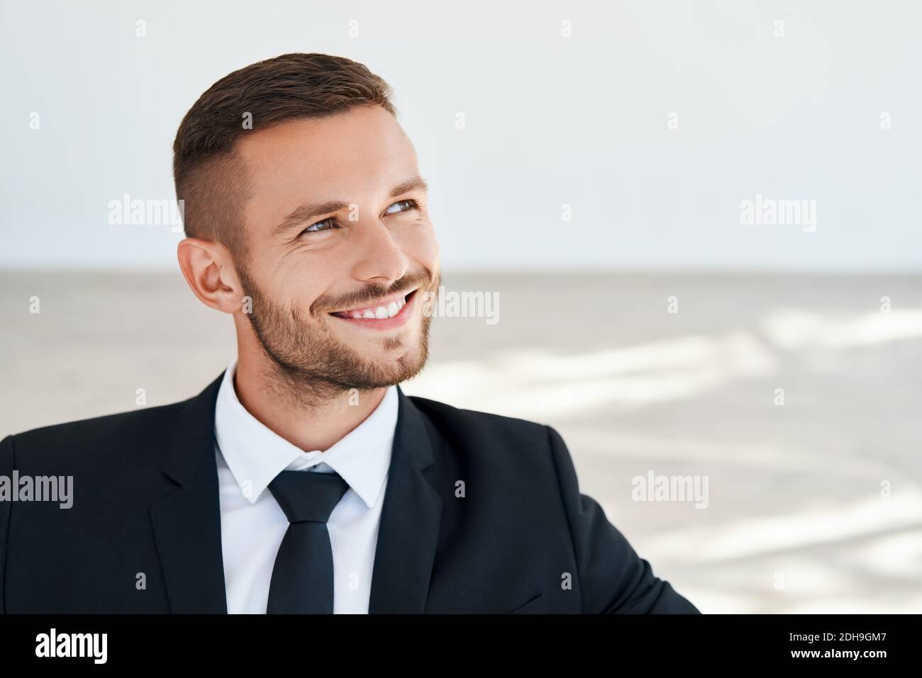 Portrait fashion smiling suit hi-res stock photography and images - Alamy