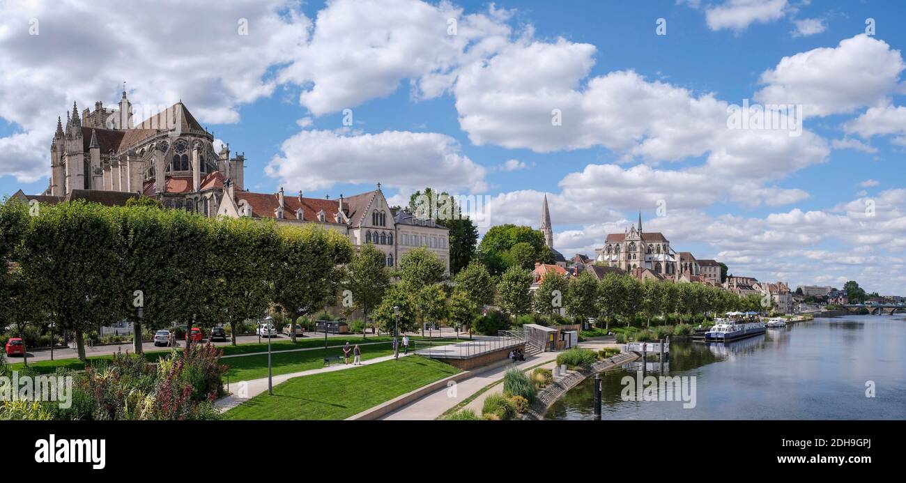 Auxerre (northern France): overview of the city and the walkway along ...