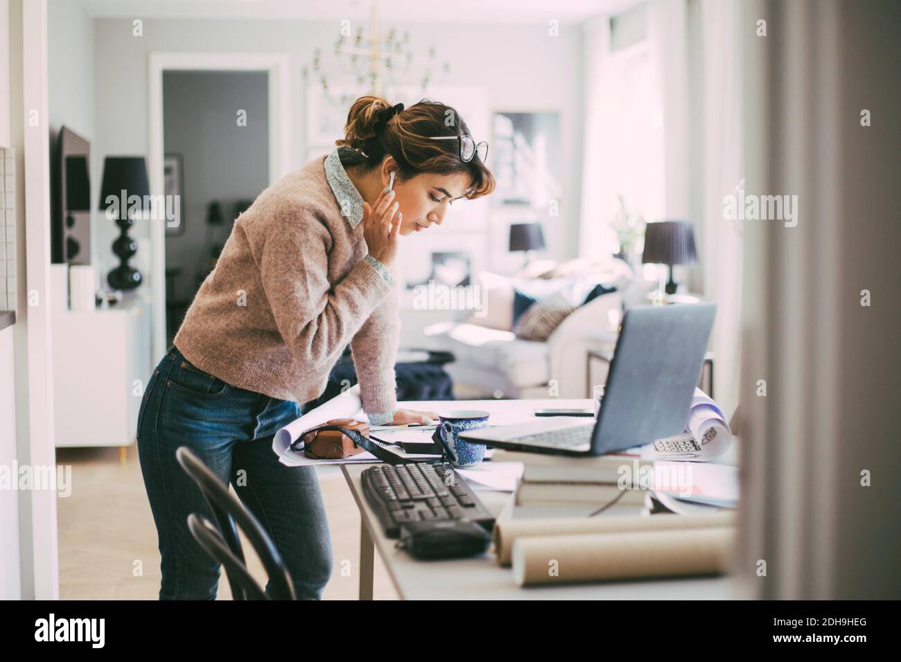 Standing working table hi-res stock photography and images - Alamy