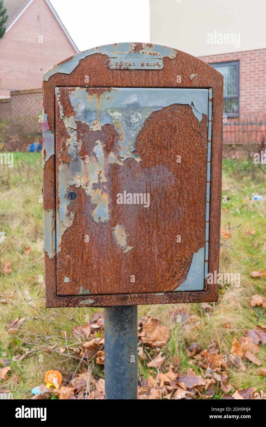 Rusty post box hi-res stock photography and images - Alamy