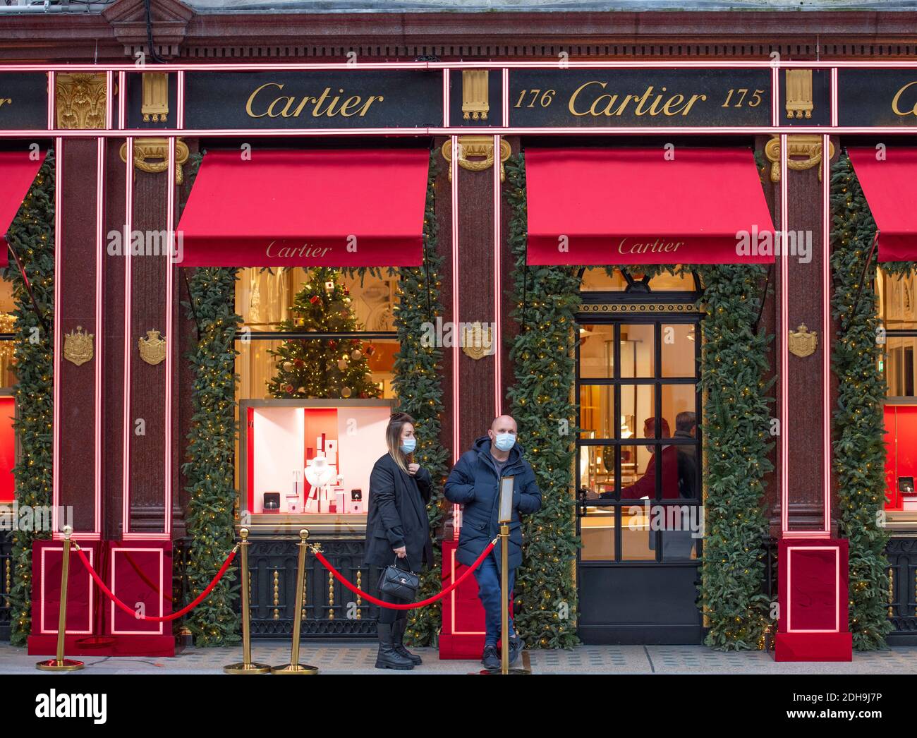 Cartier window display hi-res stock photography and images - Alamy