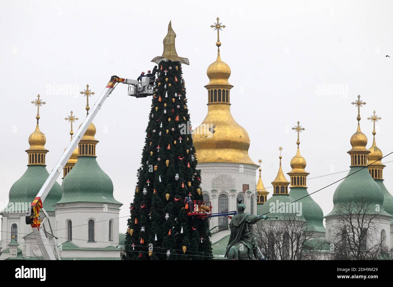 Ukraine christmas tree hi-res stock photography and images - Alamy