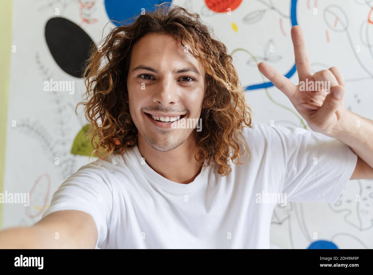 Handsome smiling guy gesturing hi-res stock photography and images - Alamy