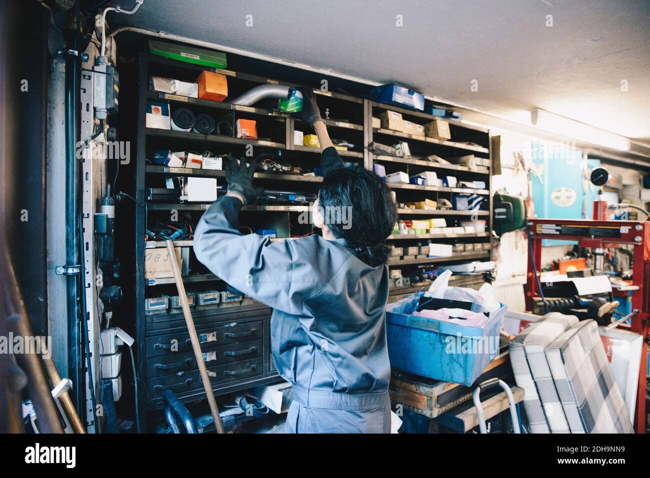 Women mechanic hi-res stock photography and images - Alamy