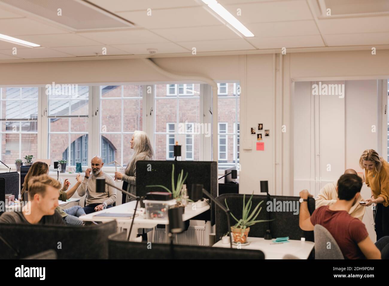 Work in open space hi-res stock photography and images - Alamy