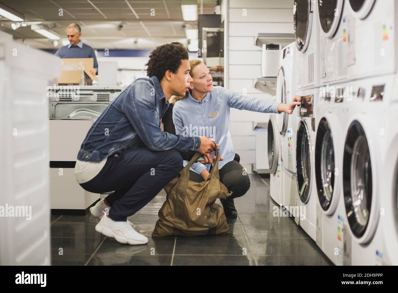 Electronics machine hi-res stock photography and images - Alamy