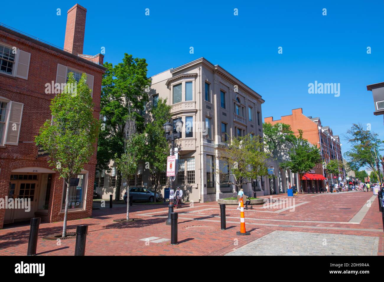 Historic buildings on Essex Street pedestrian street at Salem Green in ...