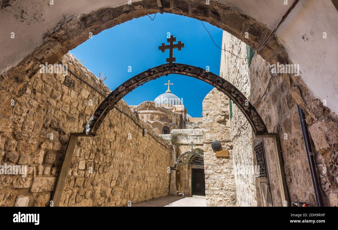 The 9th station of the cross in Via Dolorosa at the entree to the ...