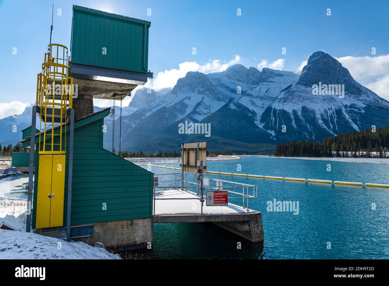 Rundle forebay reservoir hi-res stock photography and images - Alamy