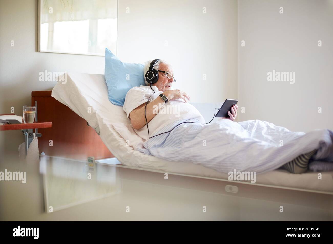 Hospital music bed hi-res stock photography and images - Alamy