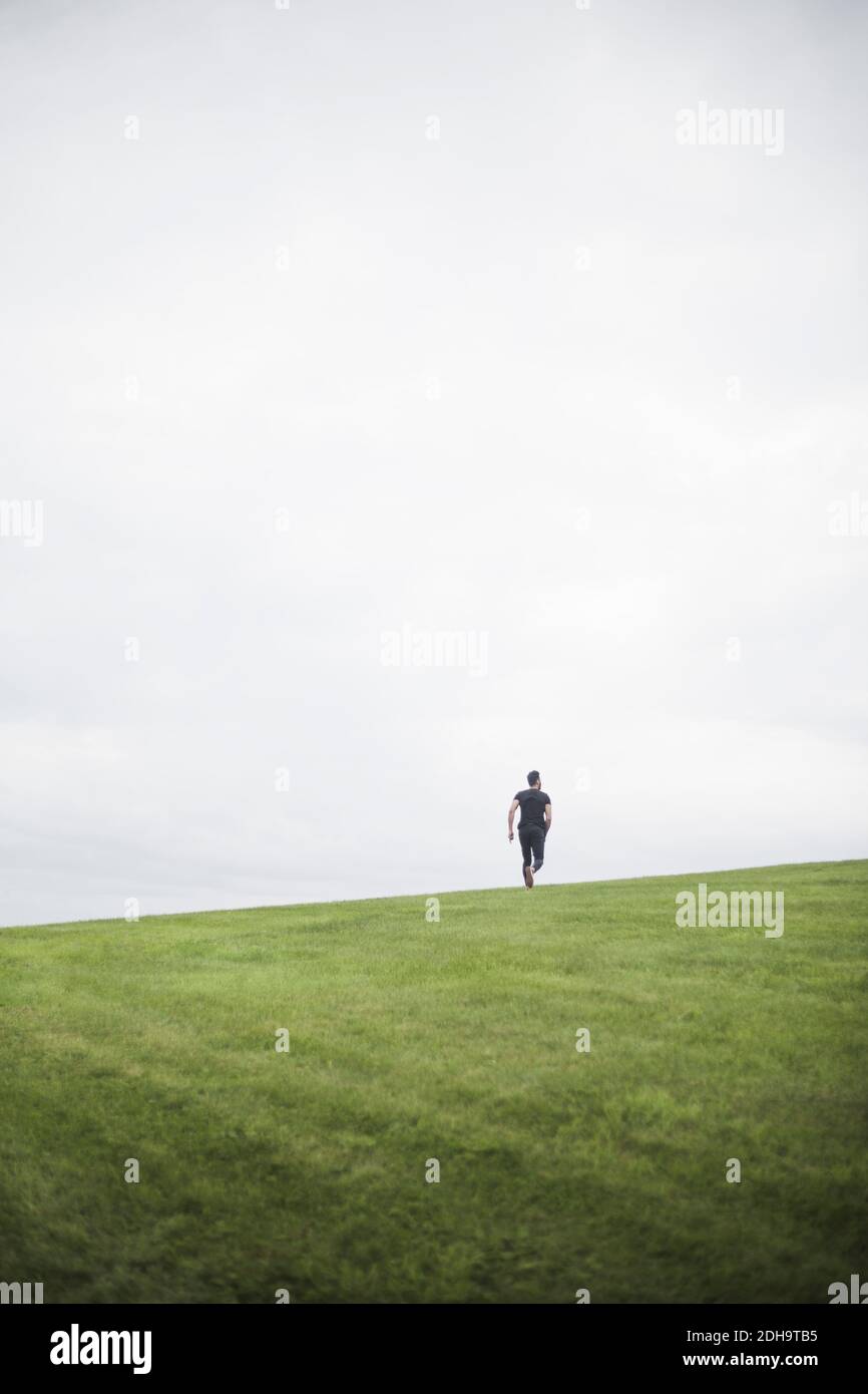 Running on field hi-res stock photography and images - Alamy