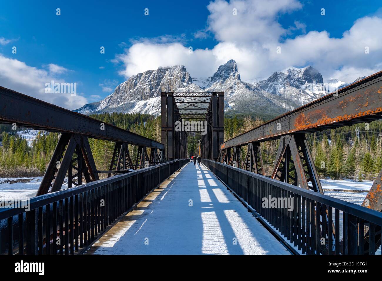 Canmore Engine Bridge in early winter season sunny day morning. Drift ...