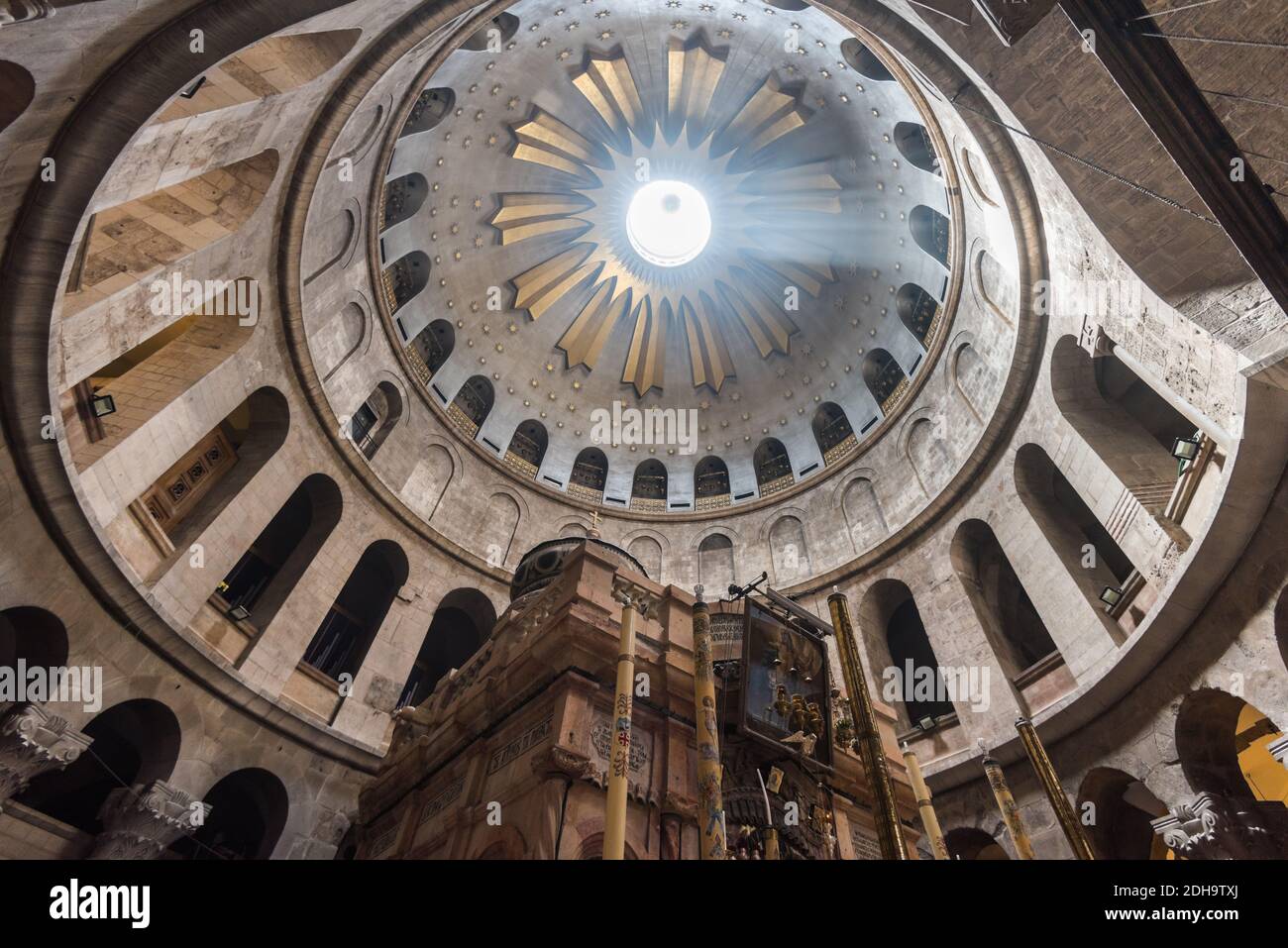 The Dome of the Anastasis above the aedicule, Jesus's empty tomb, where ...
