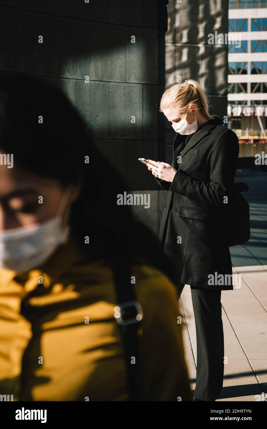 Person standing in street hi-res stock photography and images - Alamy