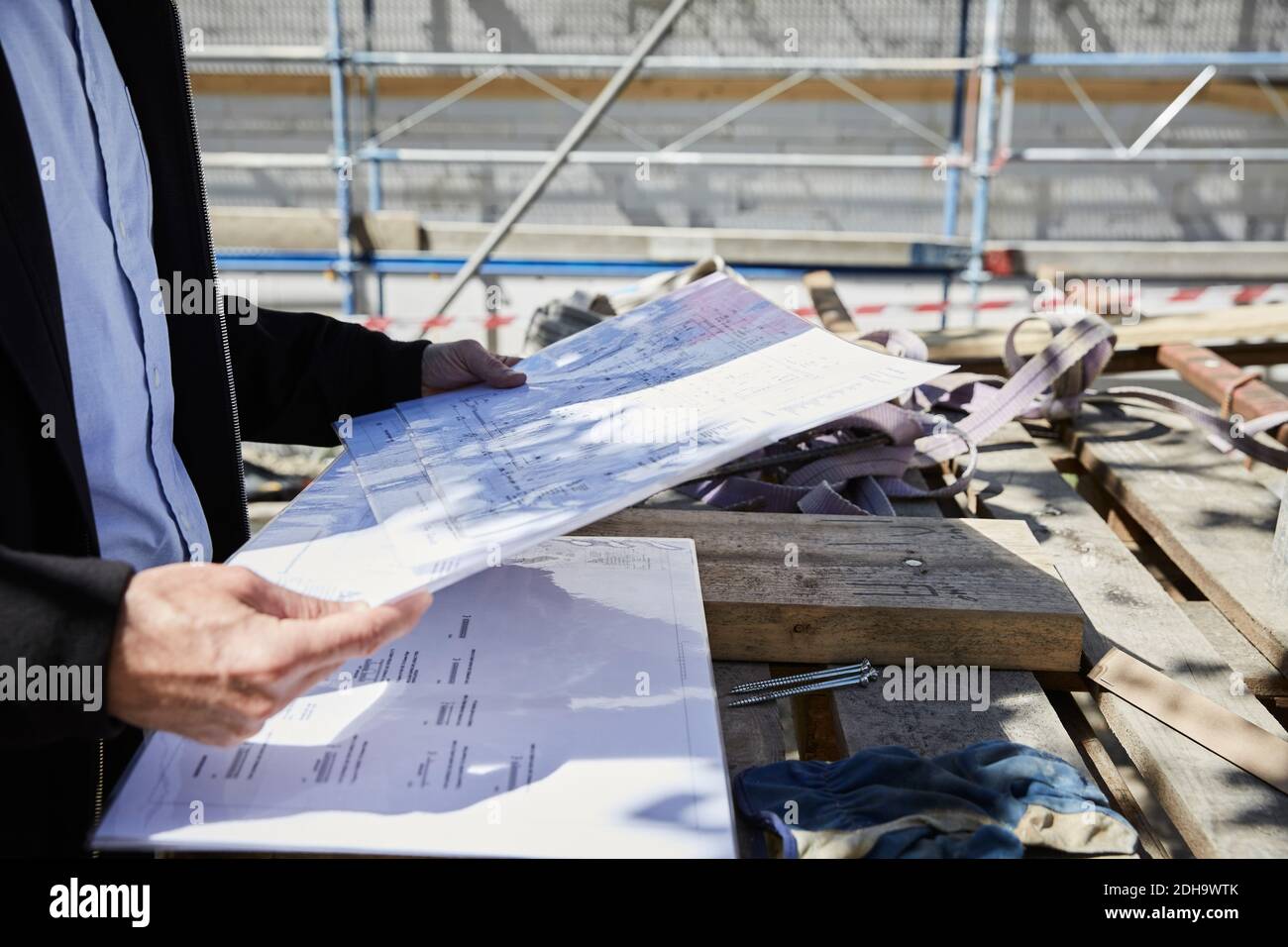 Table construction hi-res stock photography and images - Alamy