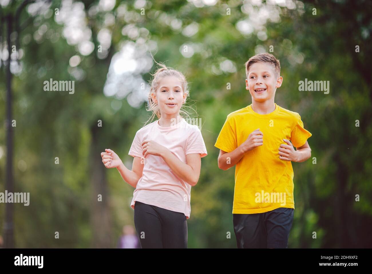 Male twins run hi-res stock photography and images - Alamy